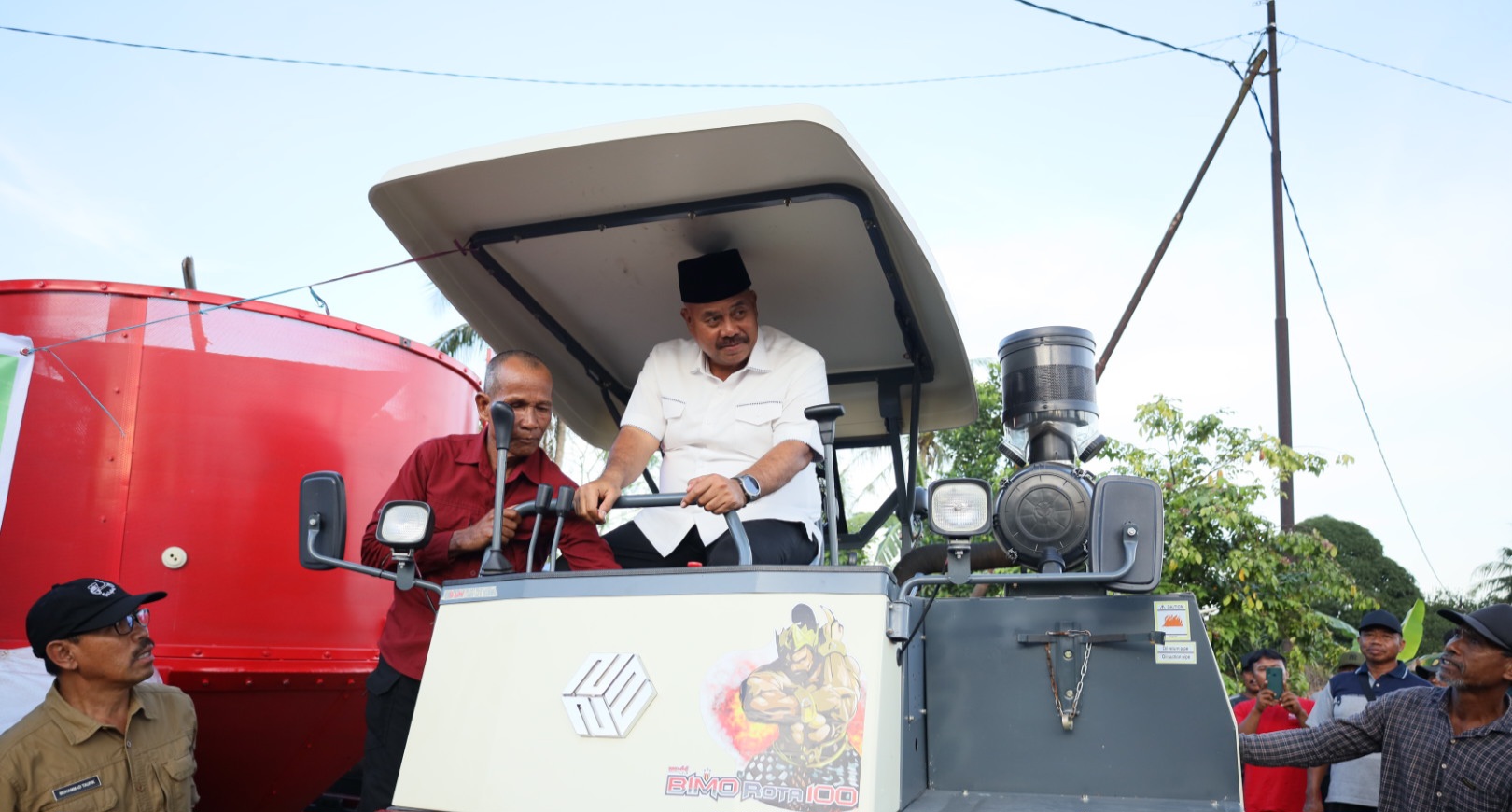 Perkuat Pertanian, Bupati Serahkan Saprodi, Alsintan Hingga Permodalan ...